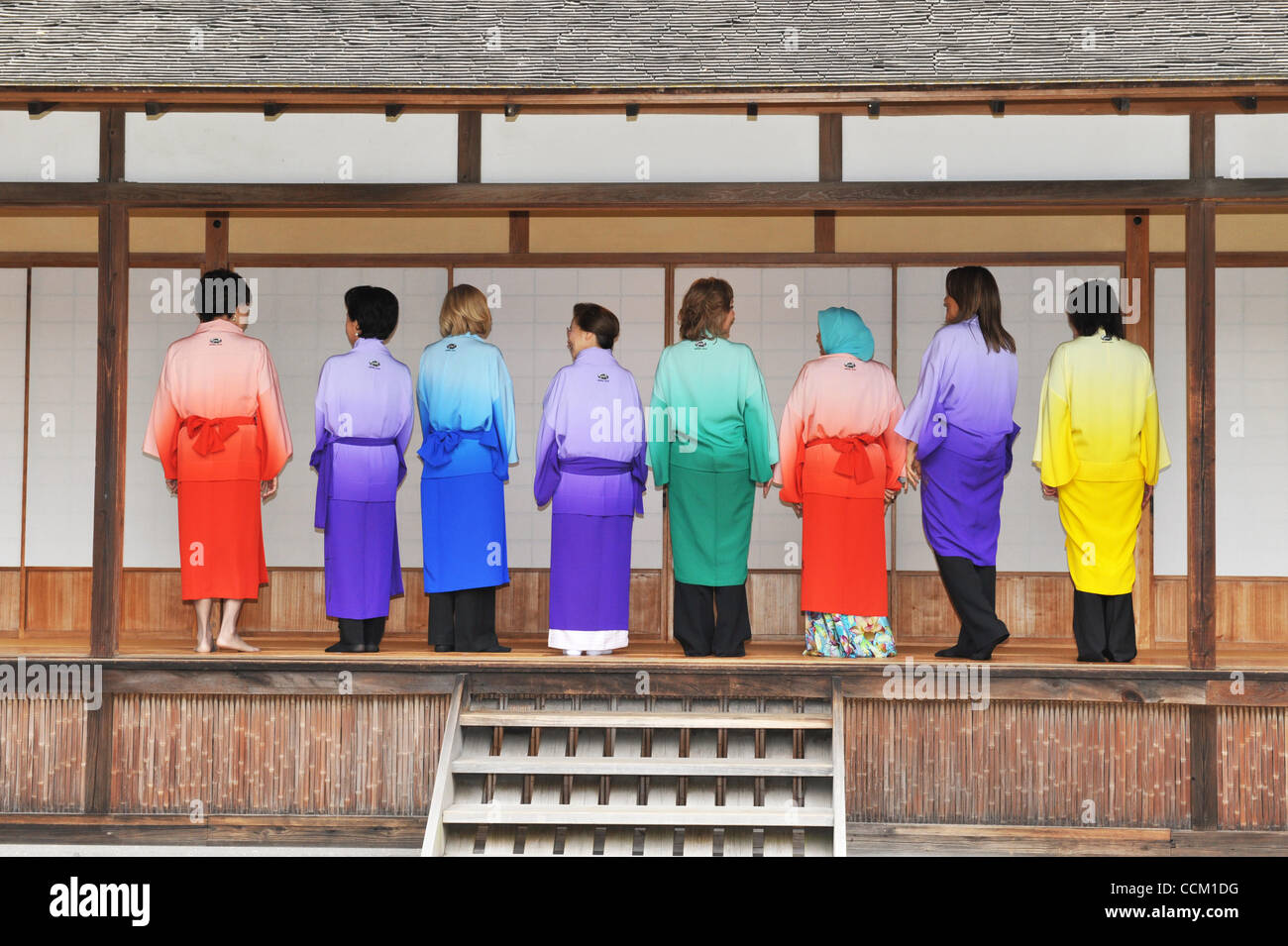 Nov. 13, 2010 - Yokohama, Japan - APEC spouses pose for photographs at ... Nov. 13, 2010 - Yokohama, Japan - APEC spouses pose for photographs at ...
