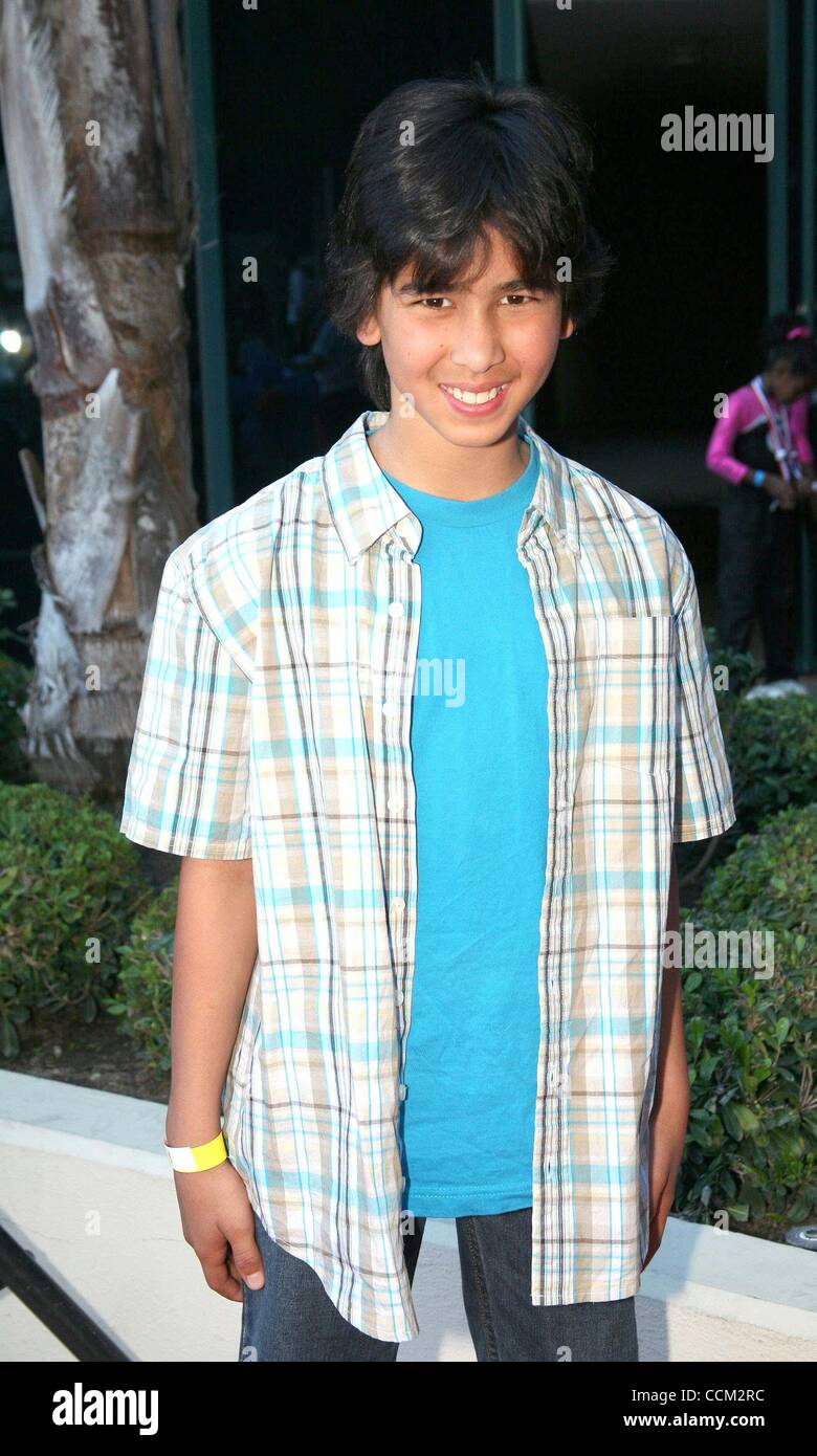 Nov. 14, 2010 - Los Angeles, California, U.S. - Lopez. ''KIDS HELP ...