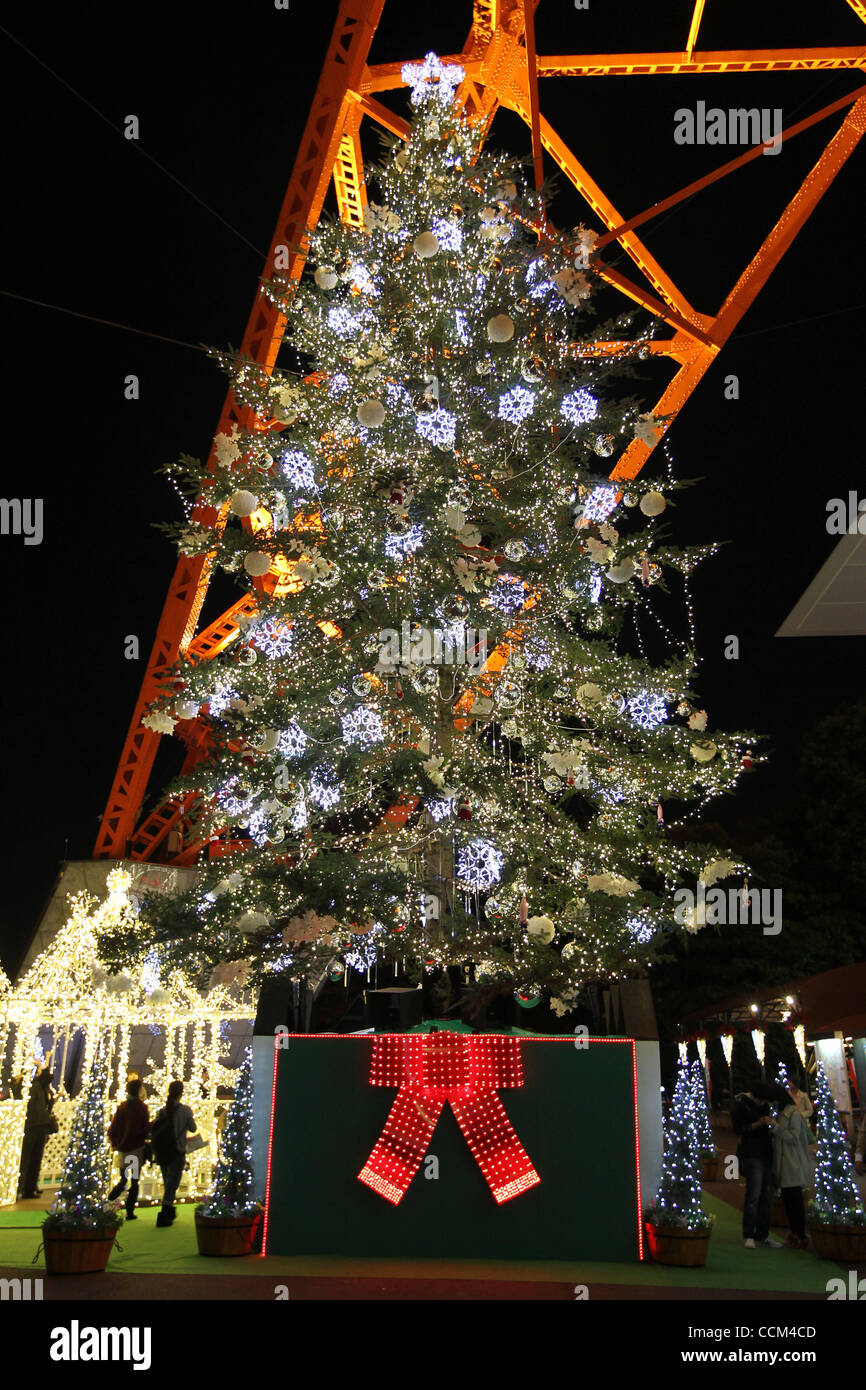 Nov. 5, 2010 - Tokyo, Japan - A 15-meter-tall real fir tree is ...