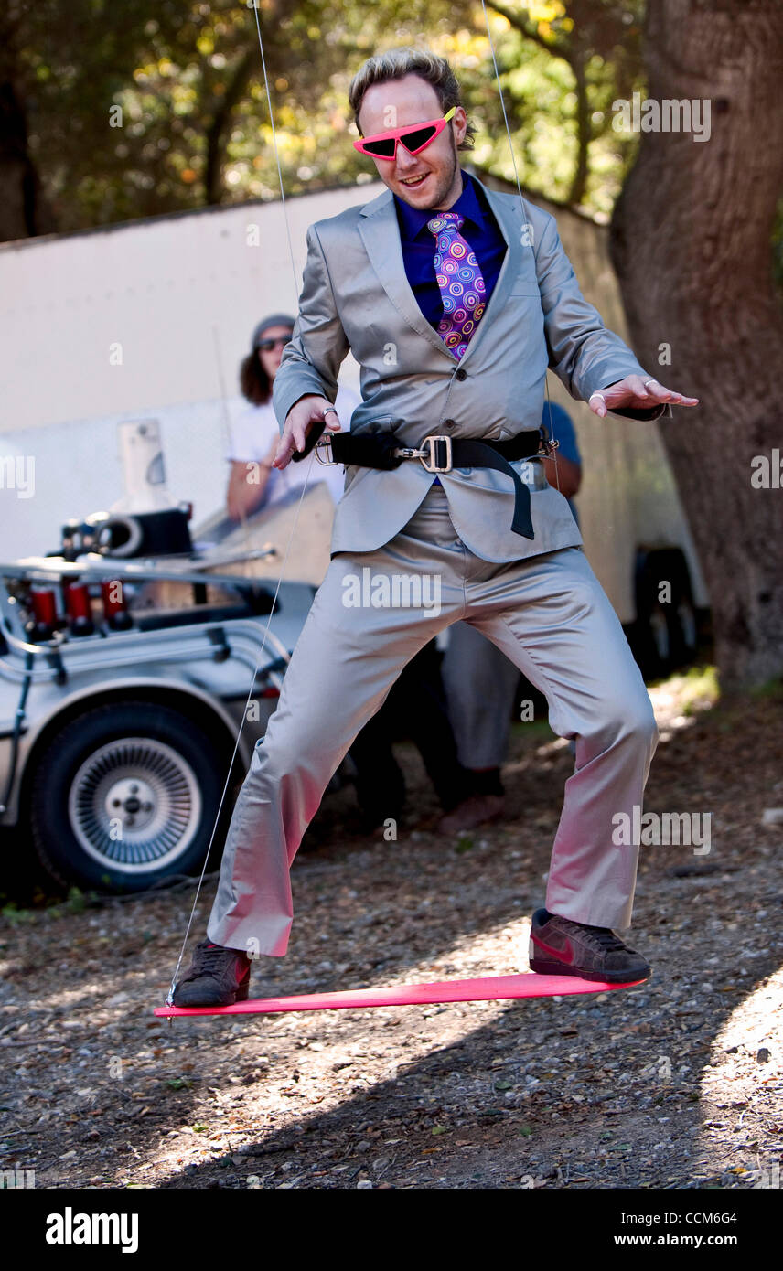 Nov. 08, 2010 - Topanga, California, USA - SIMON PRENTICE takes a one ...