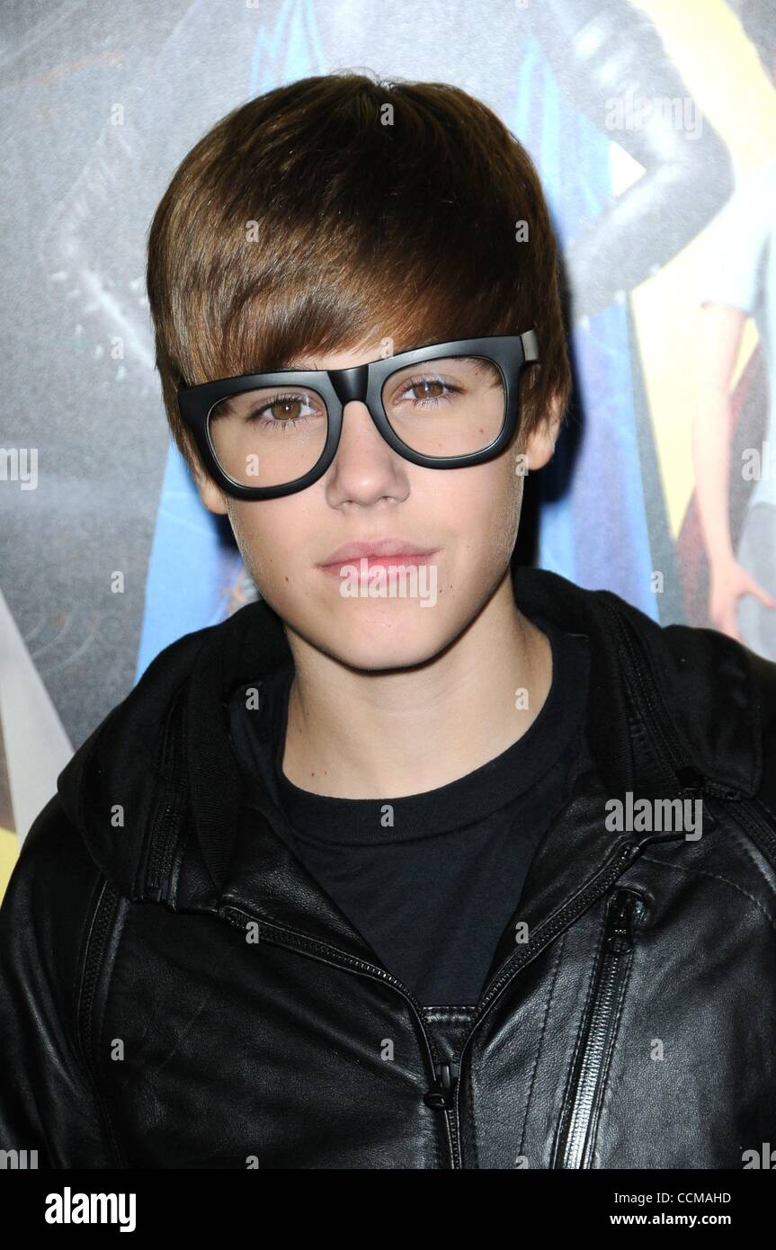 Oct 30, 2010 - Los Angeles, California, USA - Singer JUSTIN BIEBER at ...