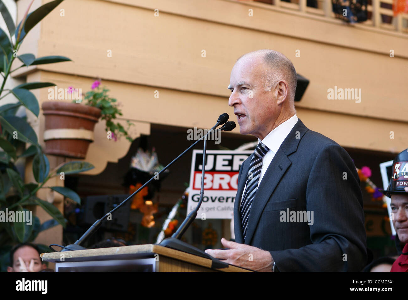 Oakland mayor jerry brown hi-res stock photography and images - Alamy