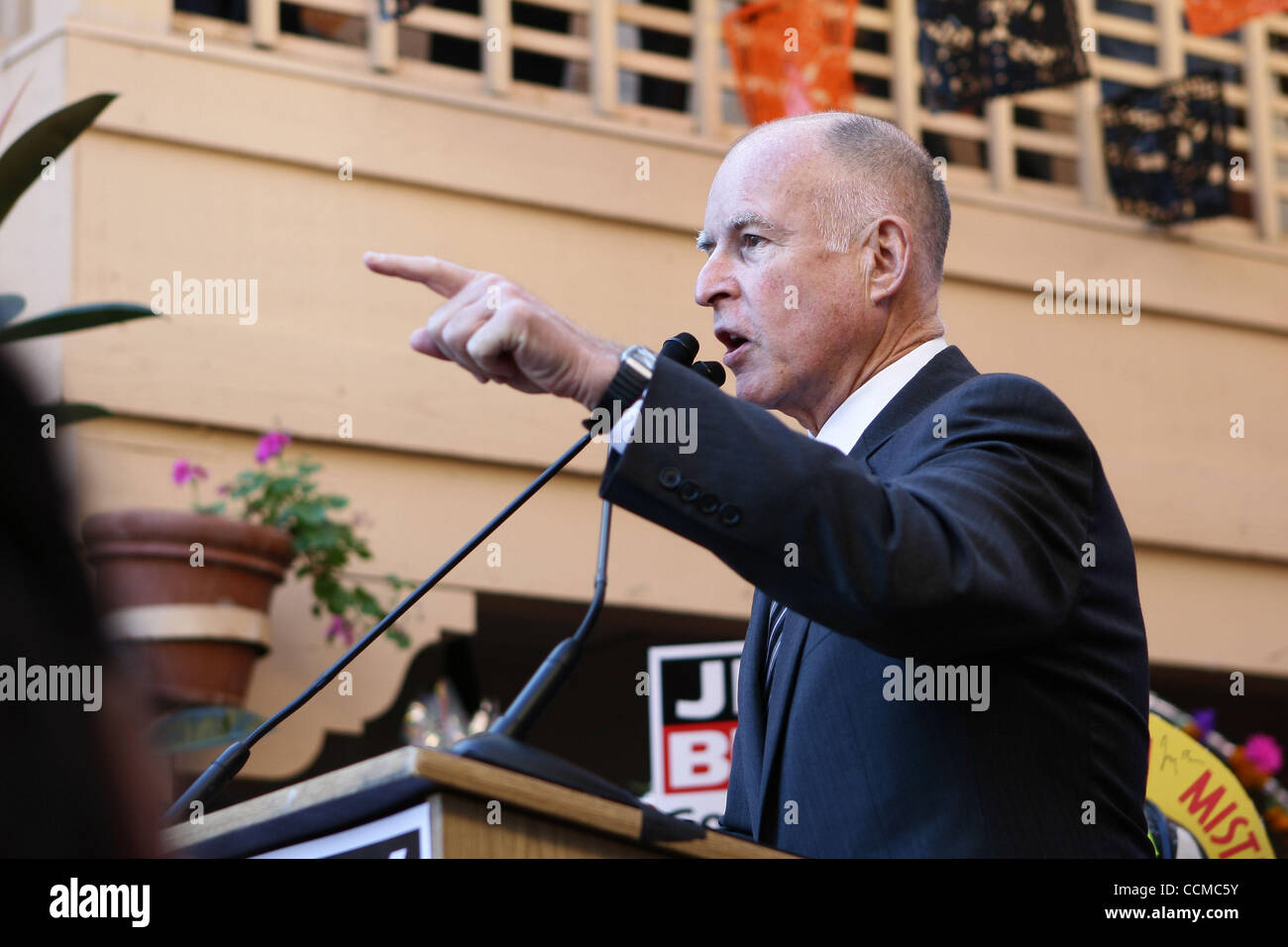 Oakland mayor jerry brown hi-res stock photography and images - Alamy