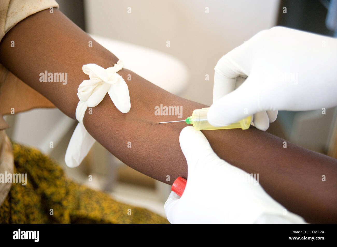 Using a needle hi-res stock photography and images - Alamy