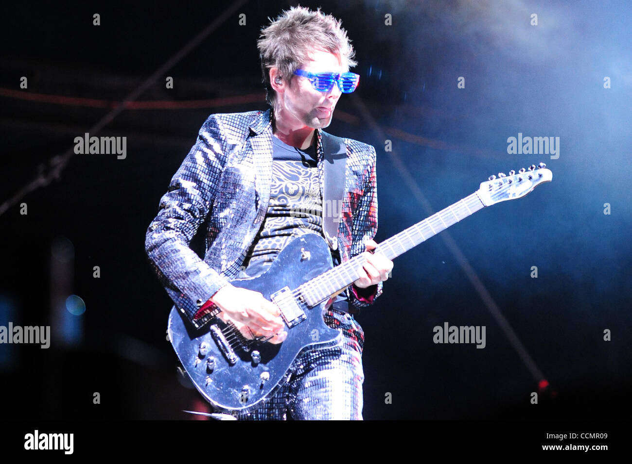 Lead vocalist matthew bellamy muse hi-res stock photography and images ...