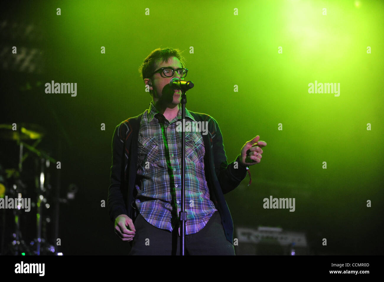Weezer lead singer rivers cuomo hi-res stock photography and images - Alamy