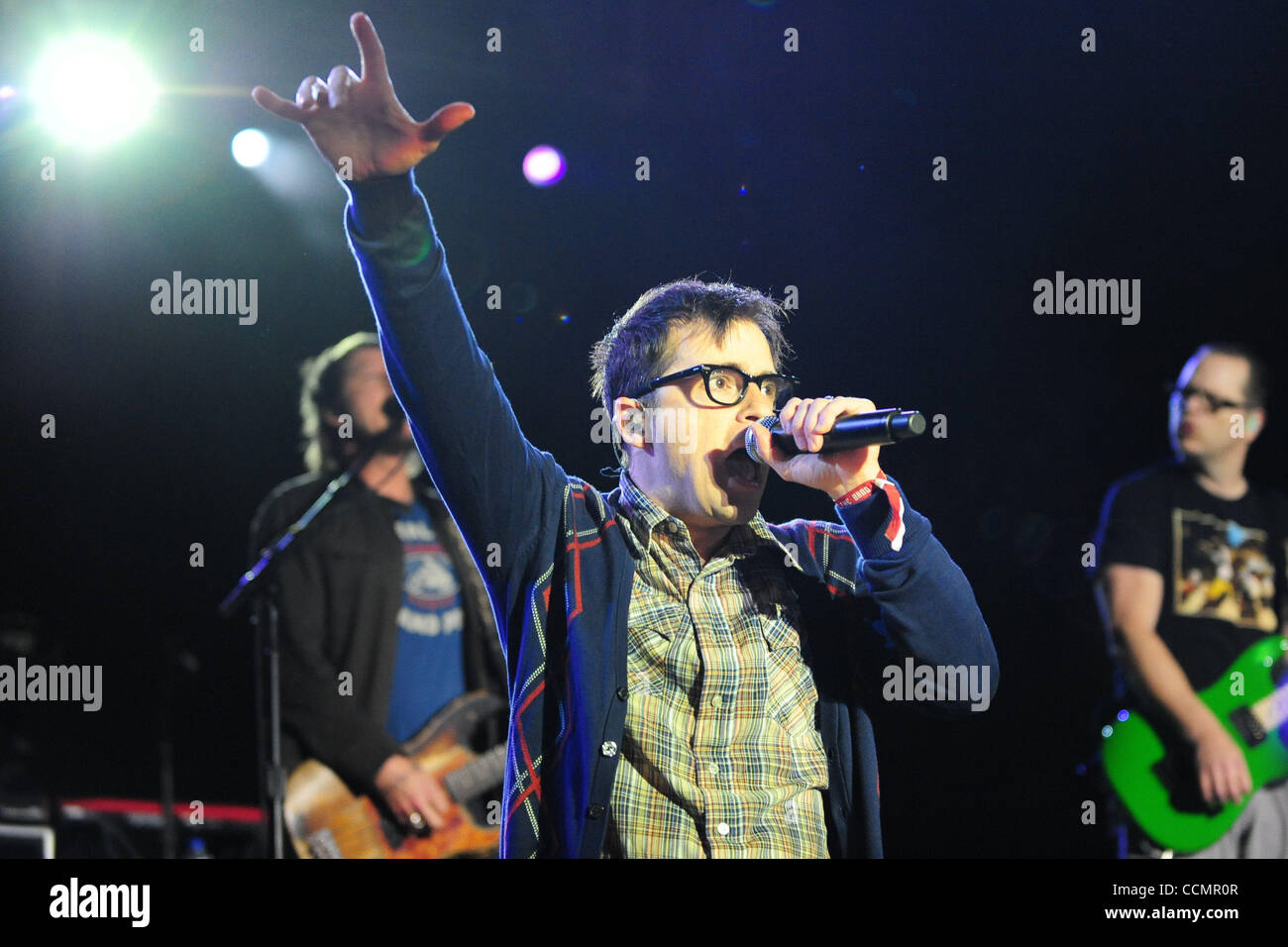 Weezer lead singer rivers cuomo hi-res stock photography and images - Alamy