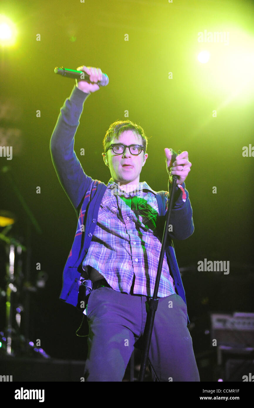 Weezer lead singer rivers cuomo hi-res stock photography and images - Alamy