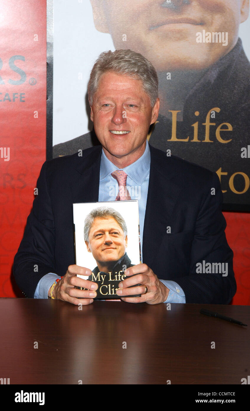 Jun 23, 2004; New York, NY, USA; Former President BILL CLINTON promotes ...