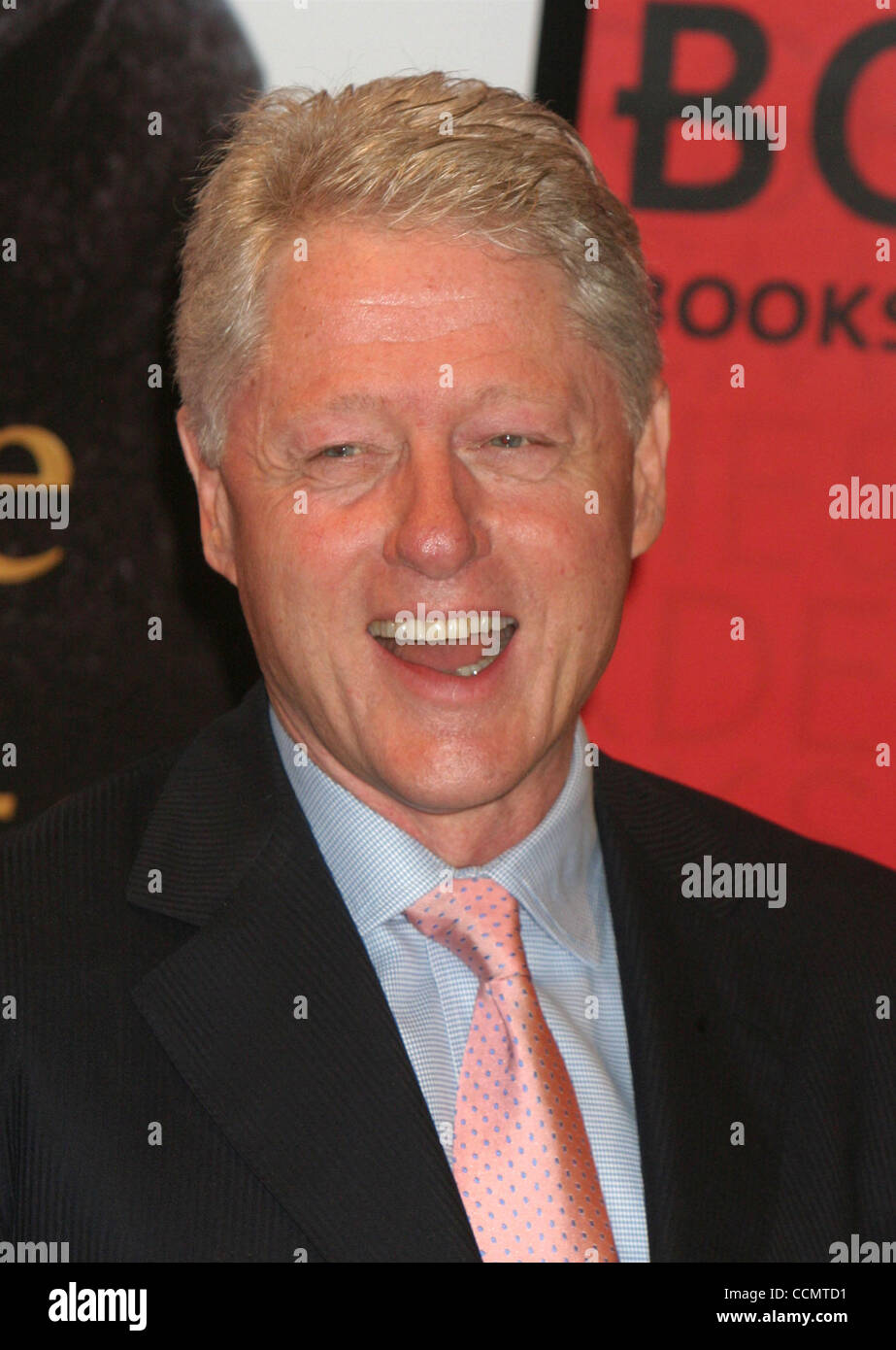 Jun 23, 2004; New York, NY, USA; Former President BILL CLINTON promotes ...