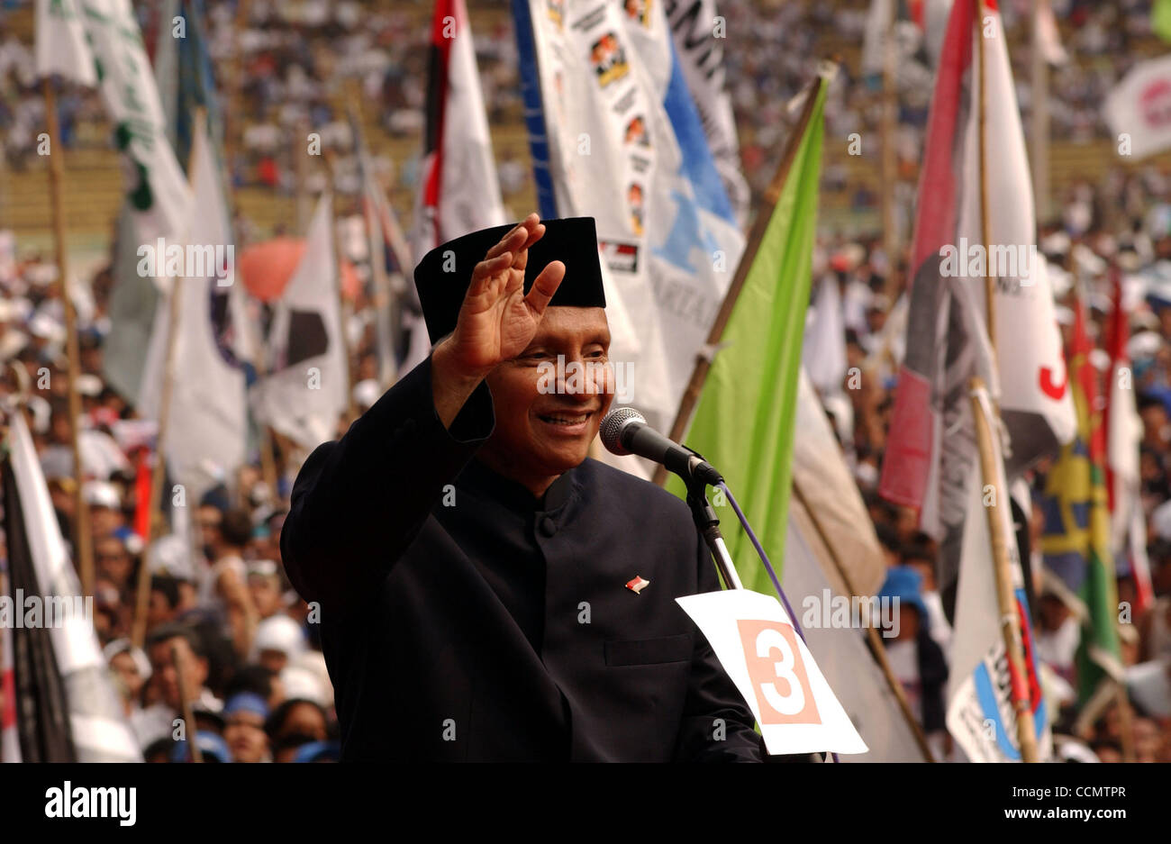 JAKARTA, INDONESIA JUNE 26, 2004 Indonesian presidential candidate ...