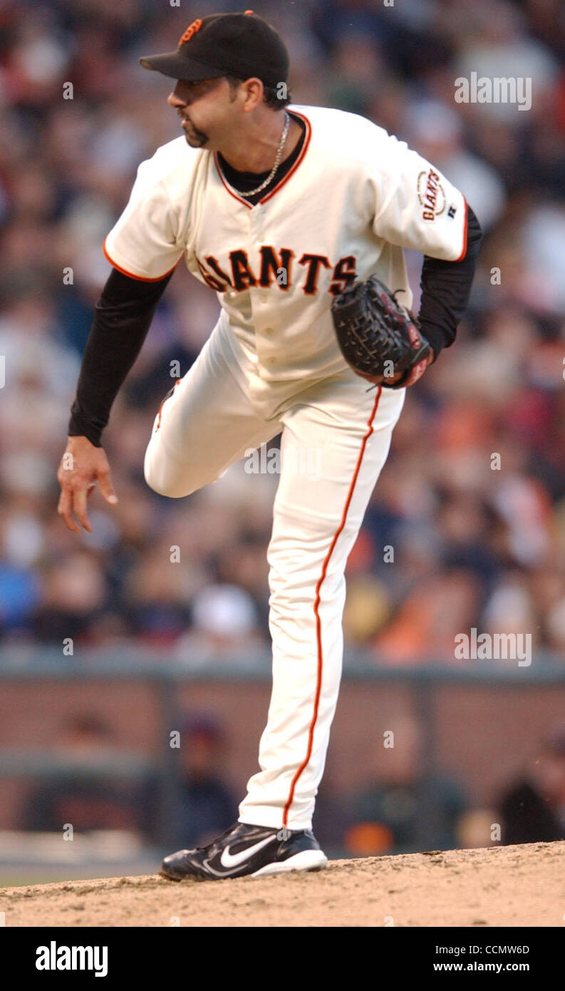 San Francisco Giants pitcher Dustin Hermanson pitching in the 4th ...