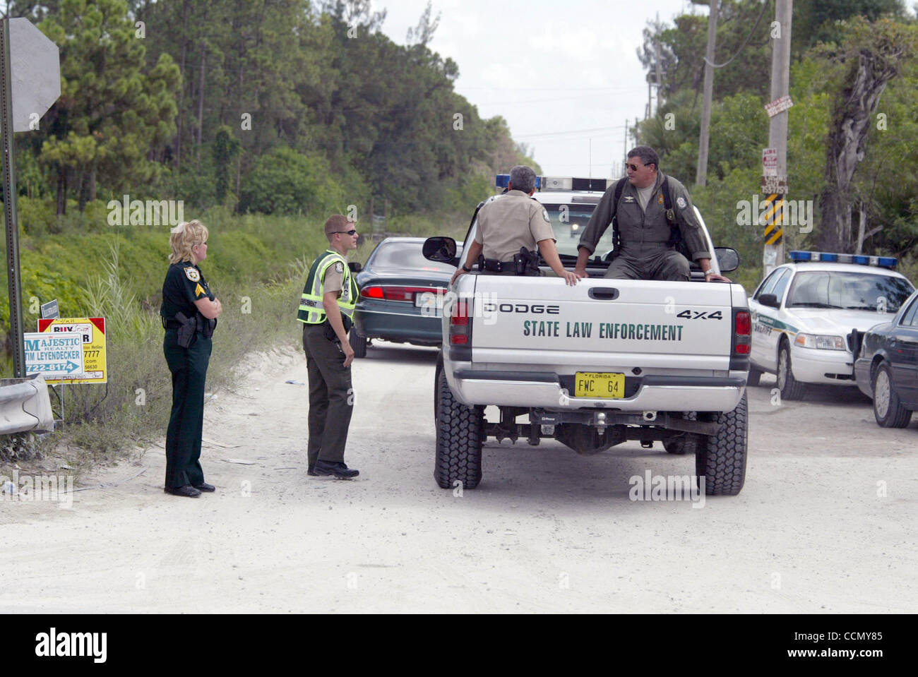 Wildlife officers hi-res stock photography and images - Alamy