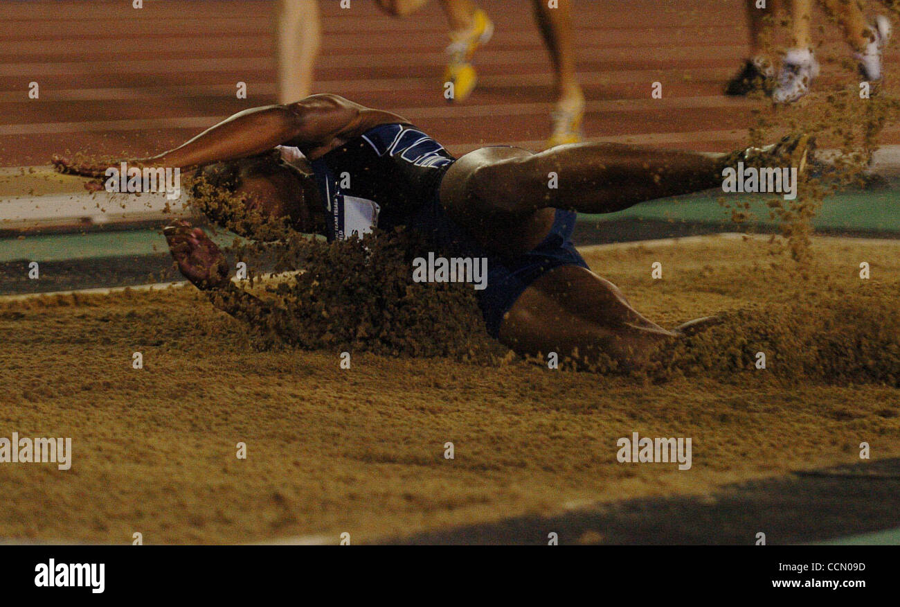 Marion Jones crashes into the sand in the Women's Long Jump ...