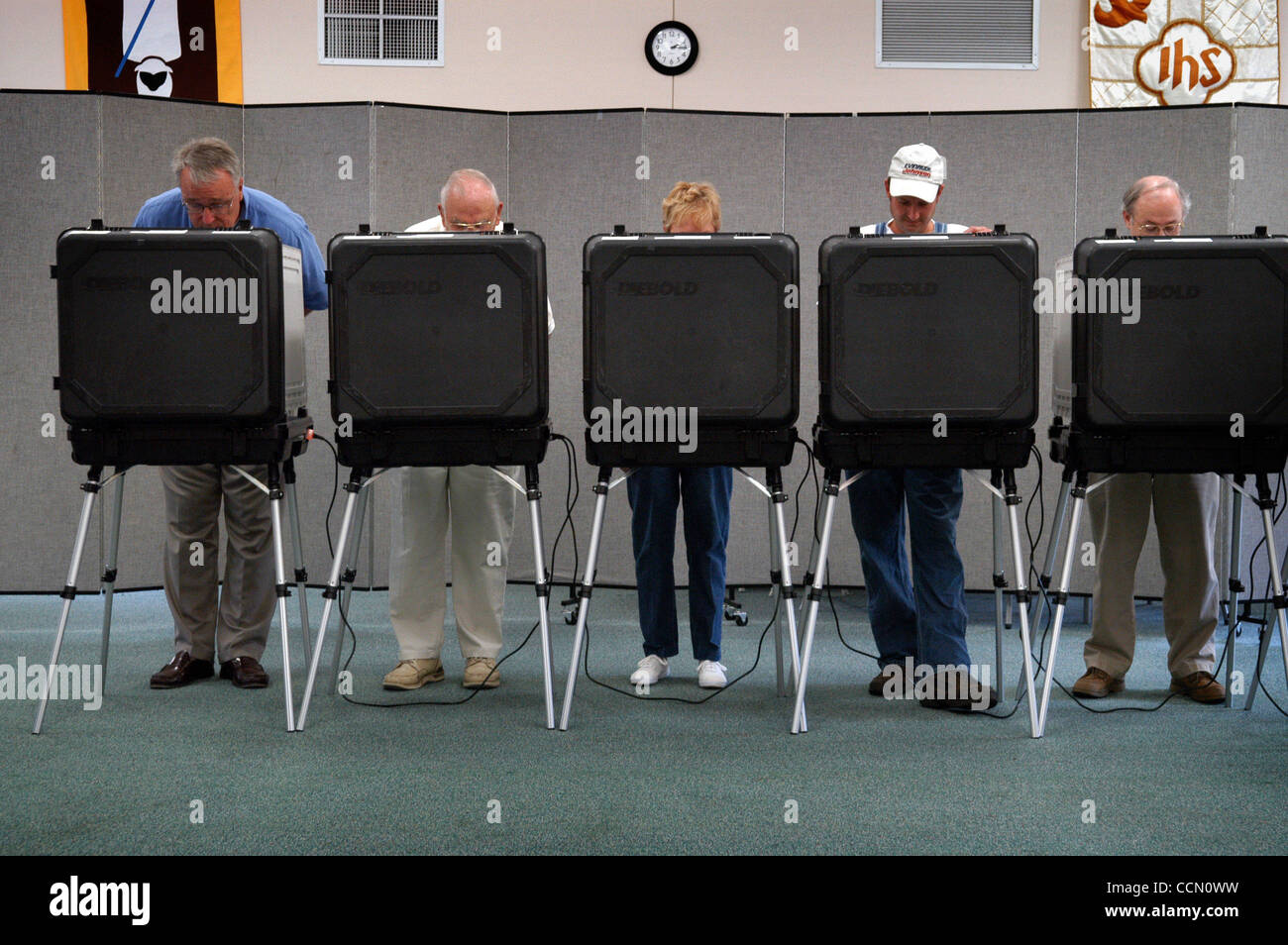 Voting stations hi-res stock photography and images - Alamy
