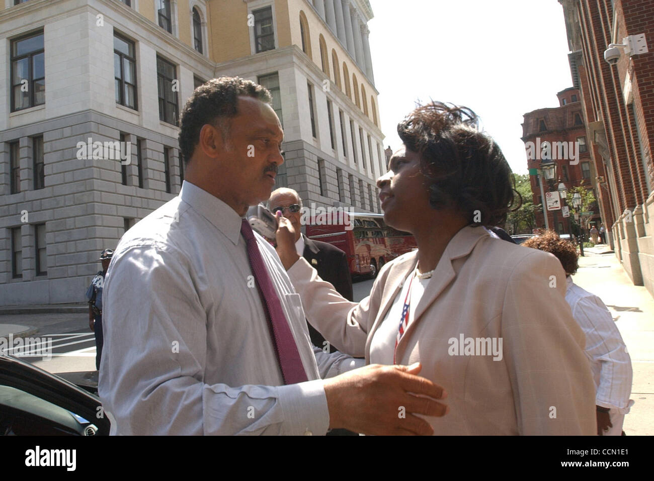 METRO-The Rev. Jesse Jackson pauses to greet fans including Kimberly ...
