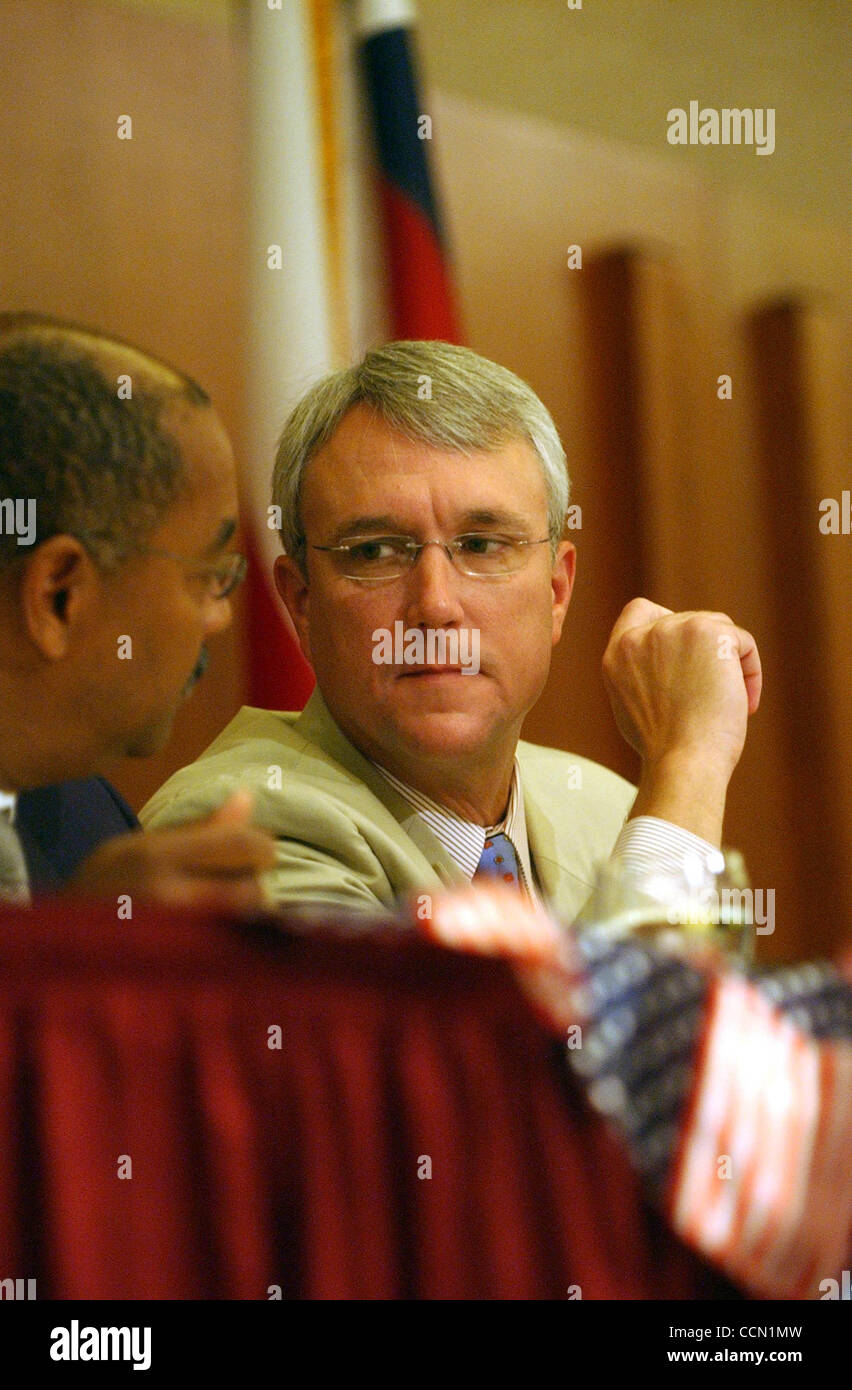 METRO-Guest speakers Congressman Chris Bell, right, and Texas State ...