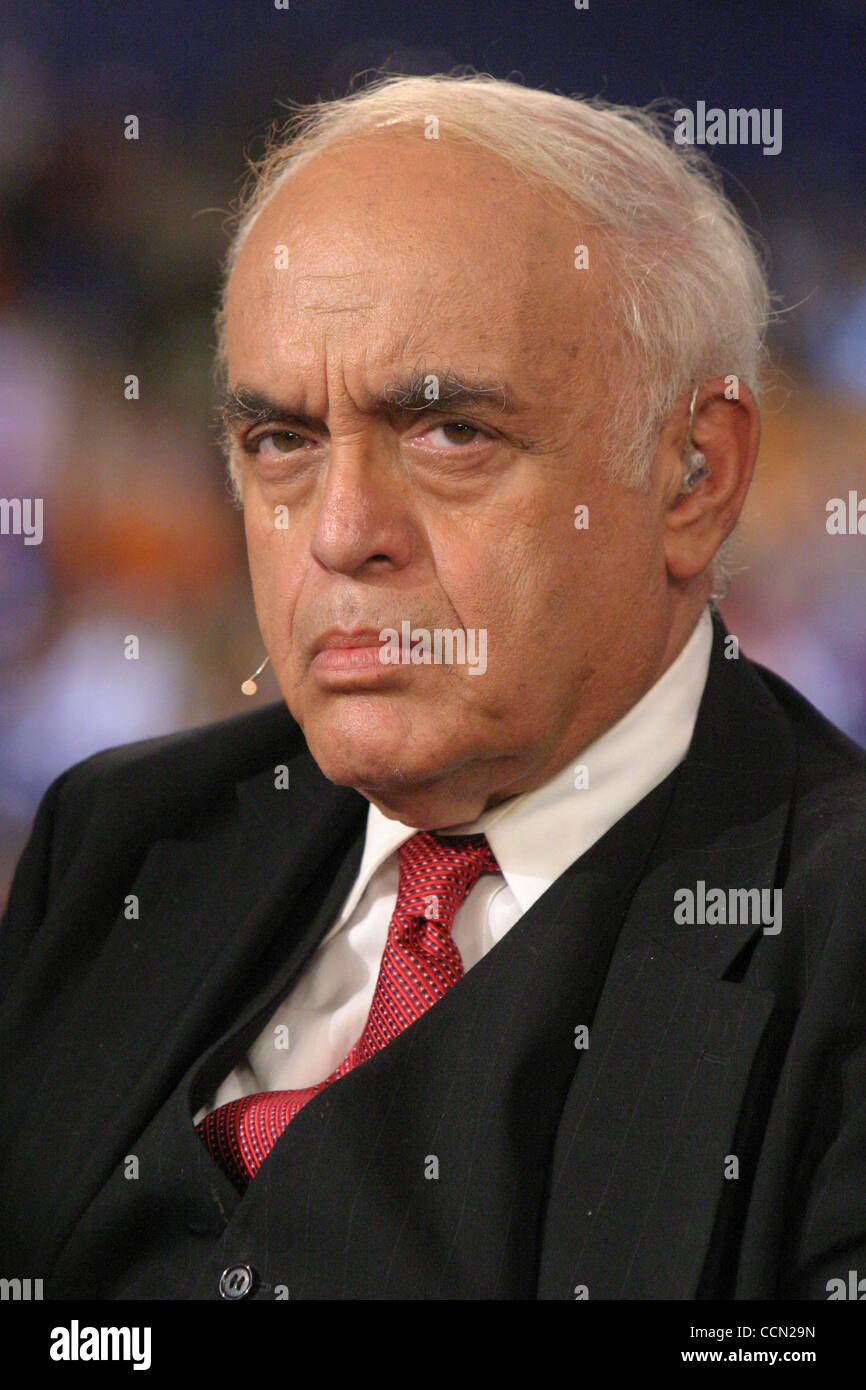 News personality hi-res stock photography and images - Alamy