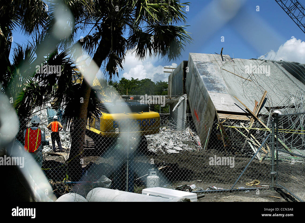 Demolition team hi-res stock photography and images - Alamy