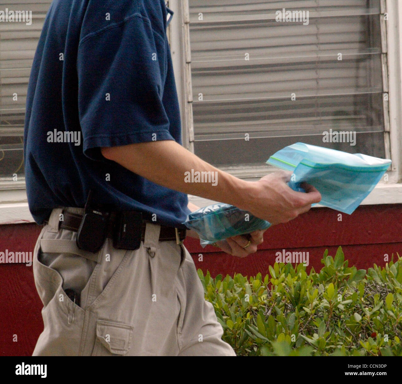 Federal investigators hi-res stock photography and images - Alamy