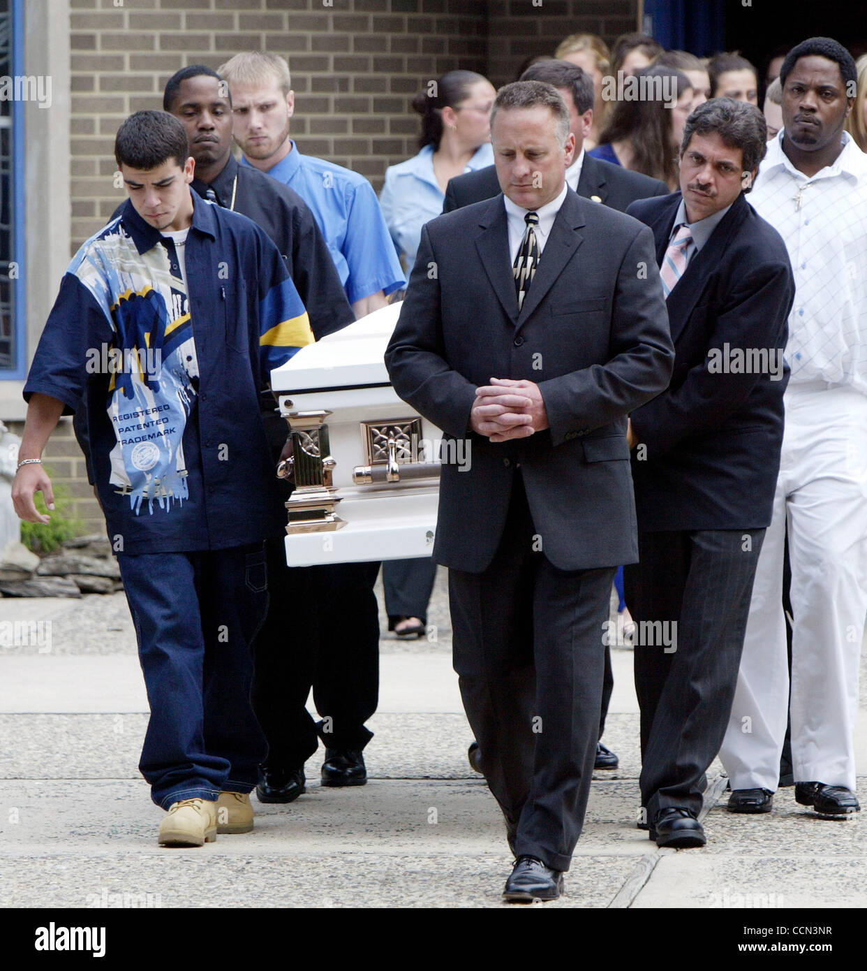 Aug 02, 2004; Bayville, NJ; 16-year-old Brittney Gregory's father Joe Dunn (front right ...