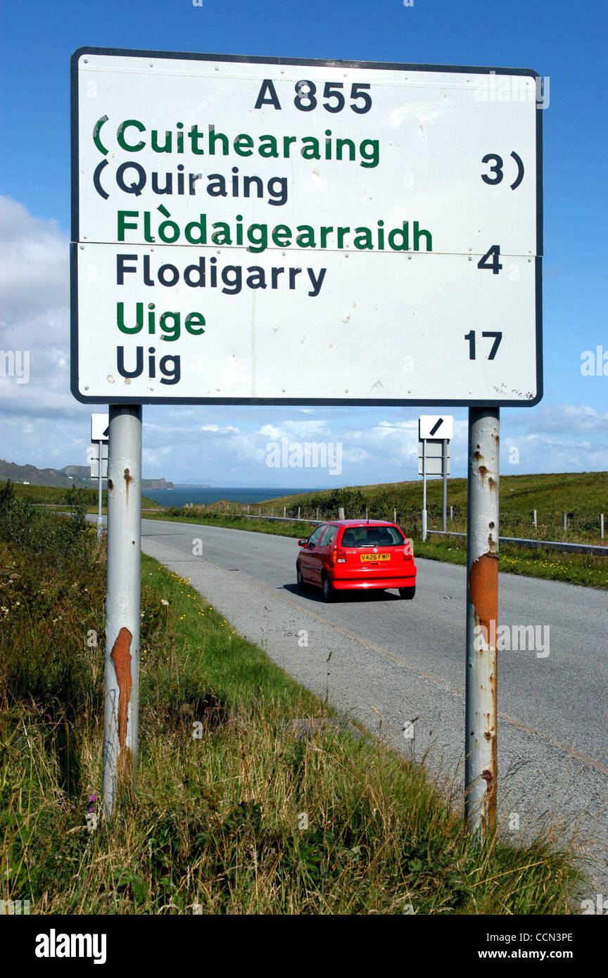 Gaelic signs in scotland hi-res stock photography and images - Alamy