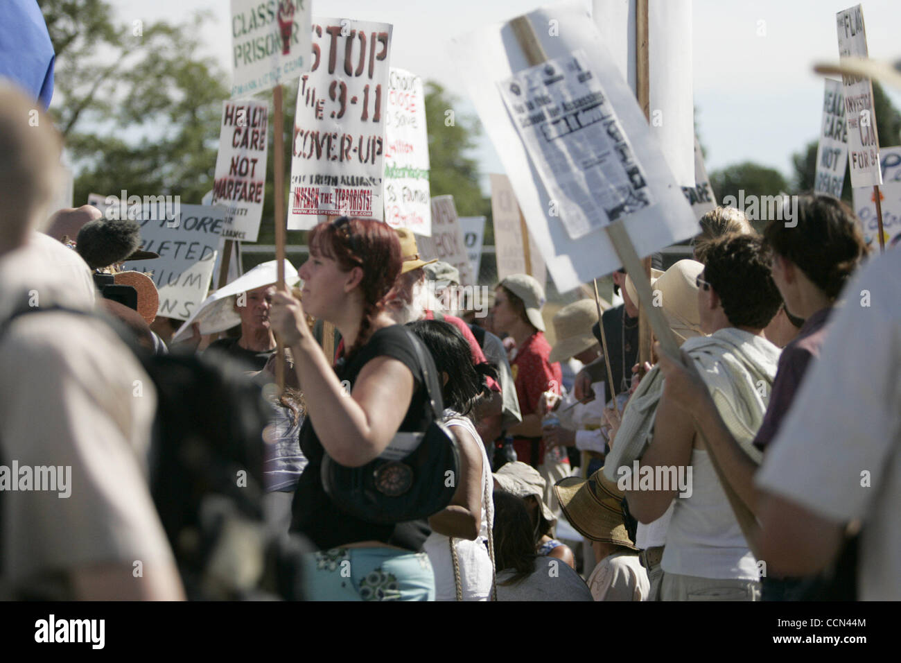 At the same time as other anti-nuclear weapons protests occur around ...
