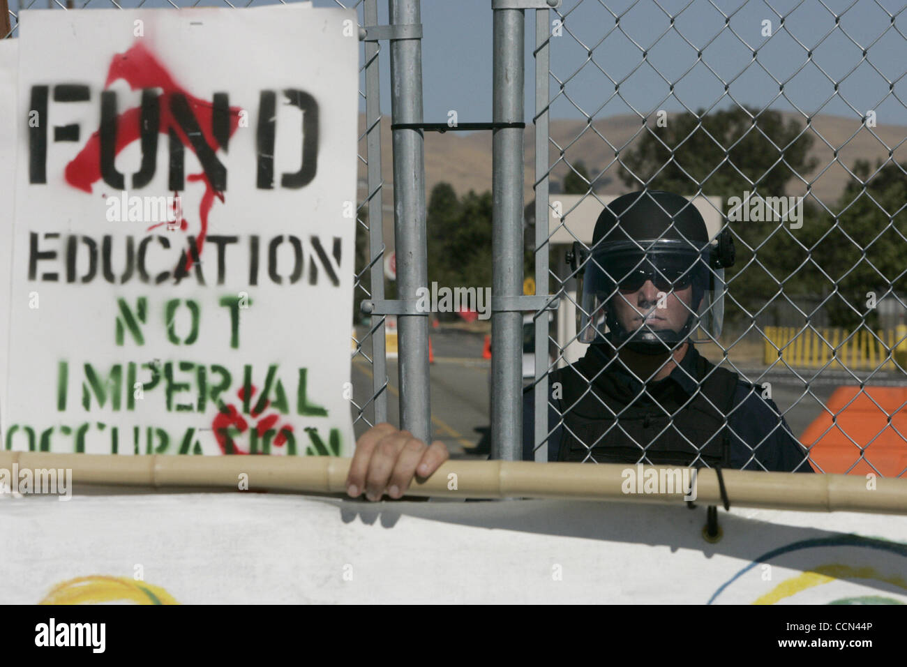 At the same time as other anti-nuclear weapons protests occur around ...