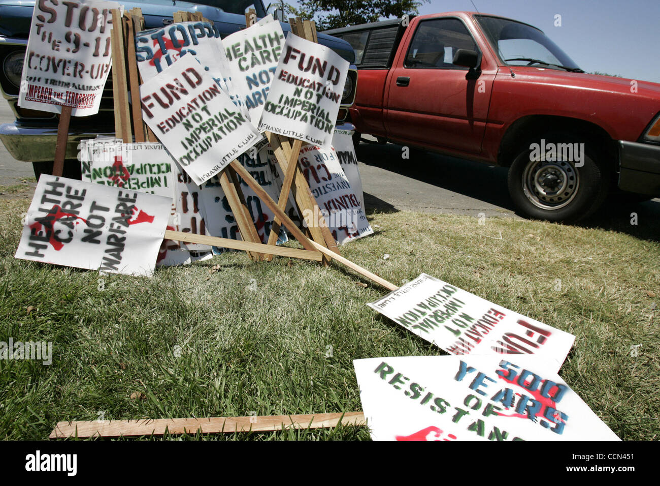 At the same time as other anti-nuclear weapons protests occur around ...