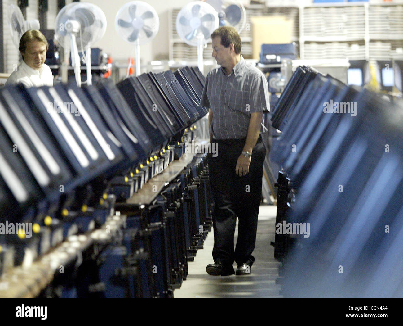 081104 MET Election 2/3-staff photo by Shannon O'Brien West Palm---I.T ...