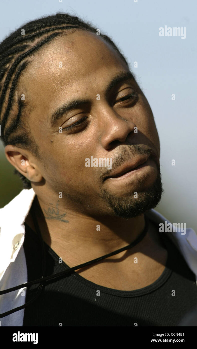 Aug 11, 2004; Los Angeles, CA, USA; Fans, friends and family pay their ...