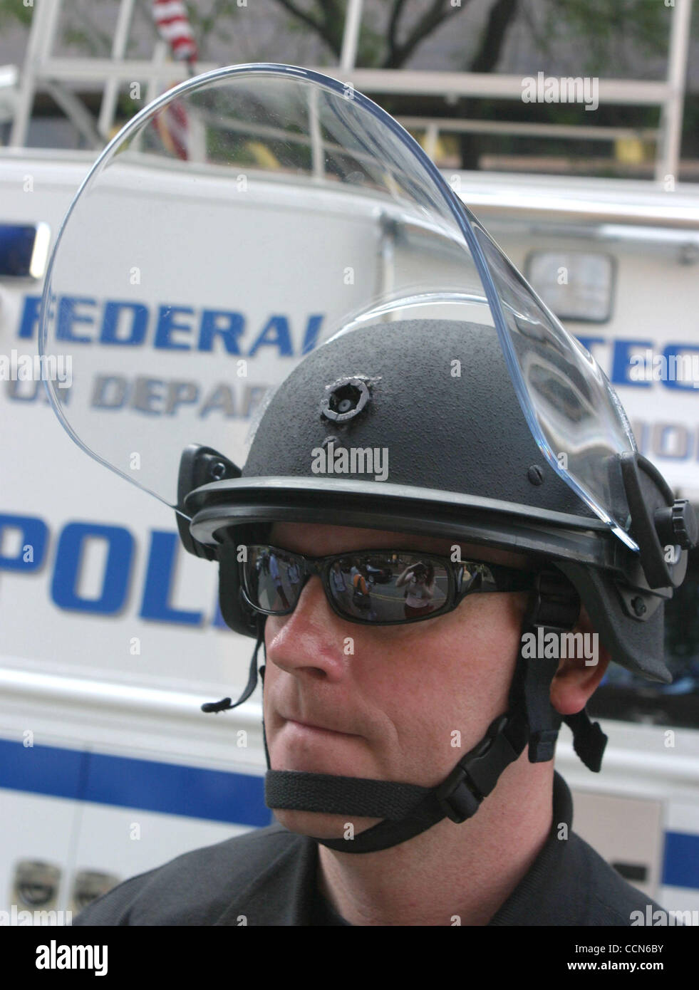 Aug 25, 2004; New York, NY, USA; A view police officer wearing a ...