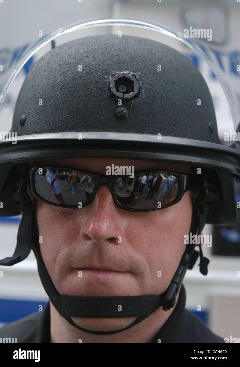 Aug 25, 2004; New York, NY, USA; A view police officer wearing a ...
