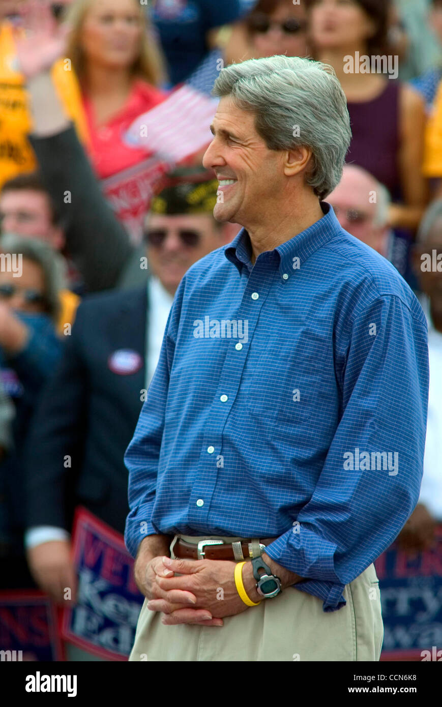 Sen. John Kerry Has a rally for support in Tacoma, WA thousands of ...