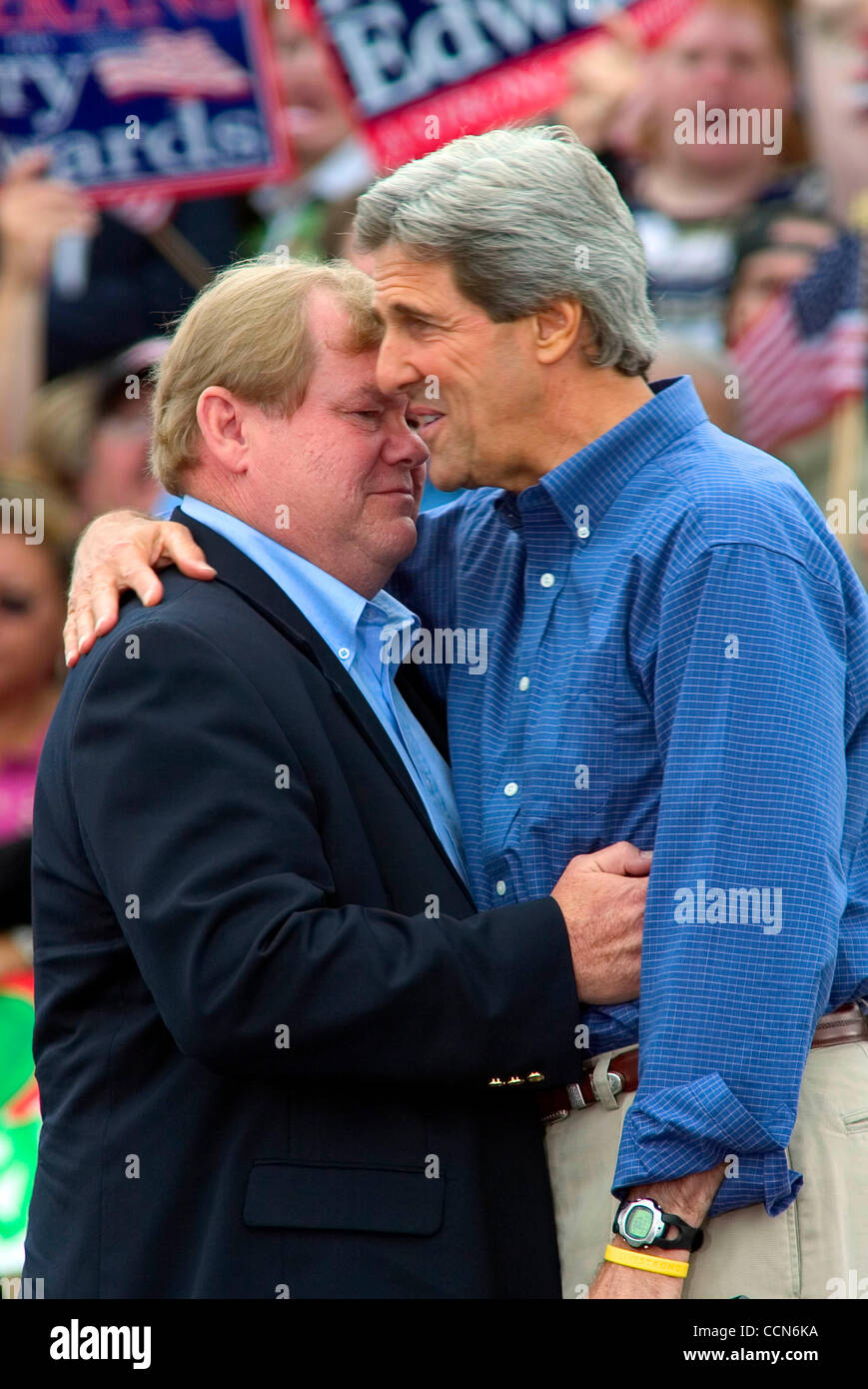 Sen. John Kerry Has a rally for support in Tacoma, WA thousands of ...