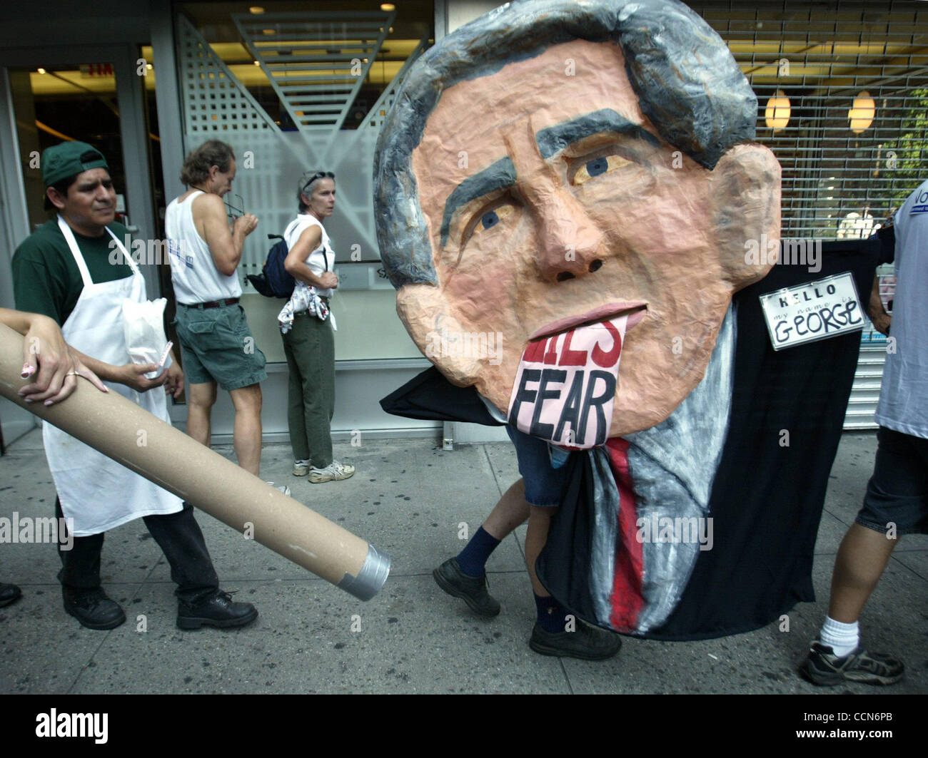 Head paper mache hi-res stock photography and images - Alamy