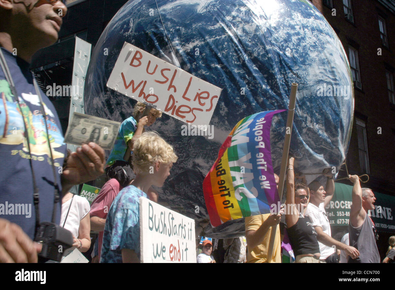 Hundreds of thousands in NYC today to protest the BUSH Agenda and the ...
