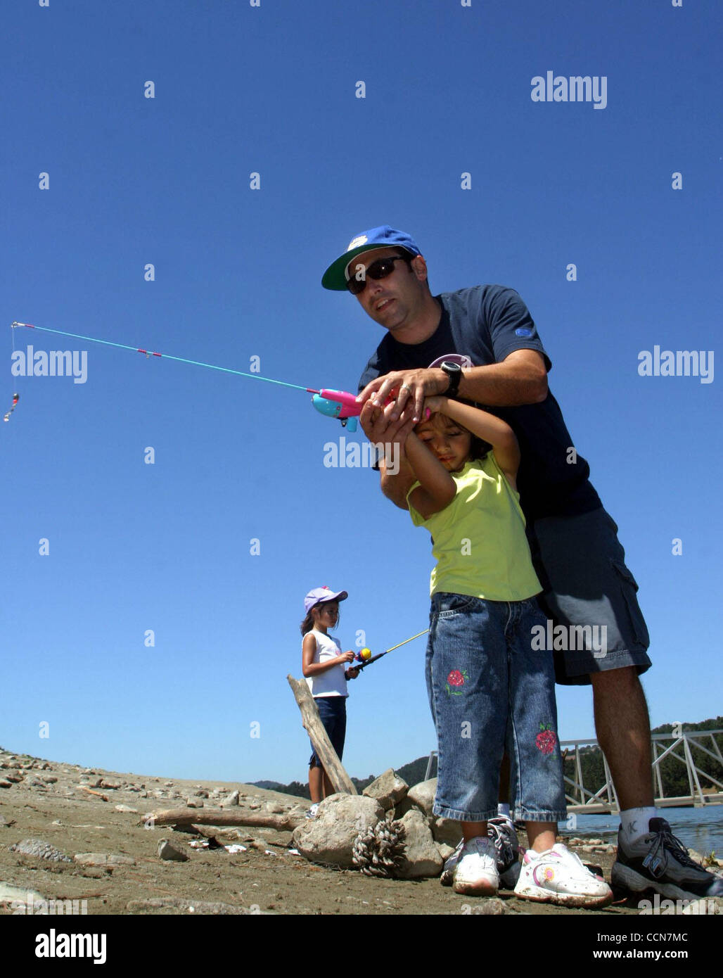 (COMMUNITY PAGE ART) Mike Attard (cq) helps his daughterJulia Attard, 4 ...