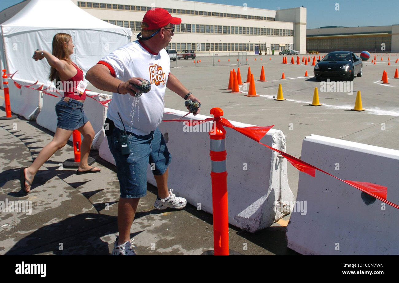 Sponge throw hi-res stock photography and images - Alamy