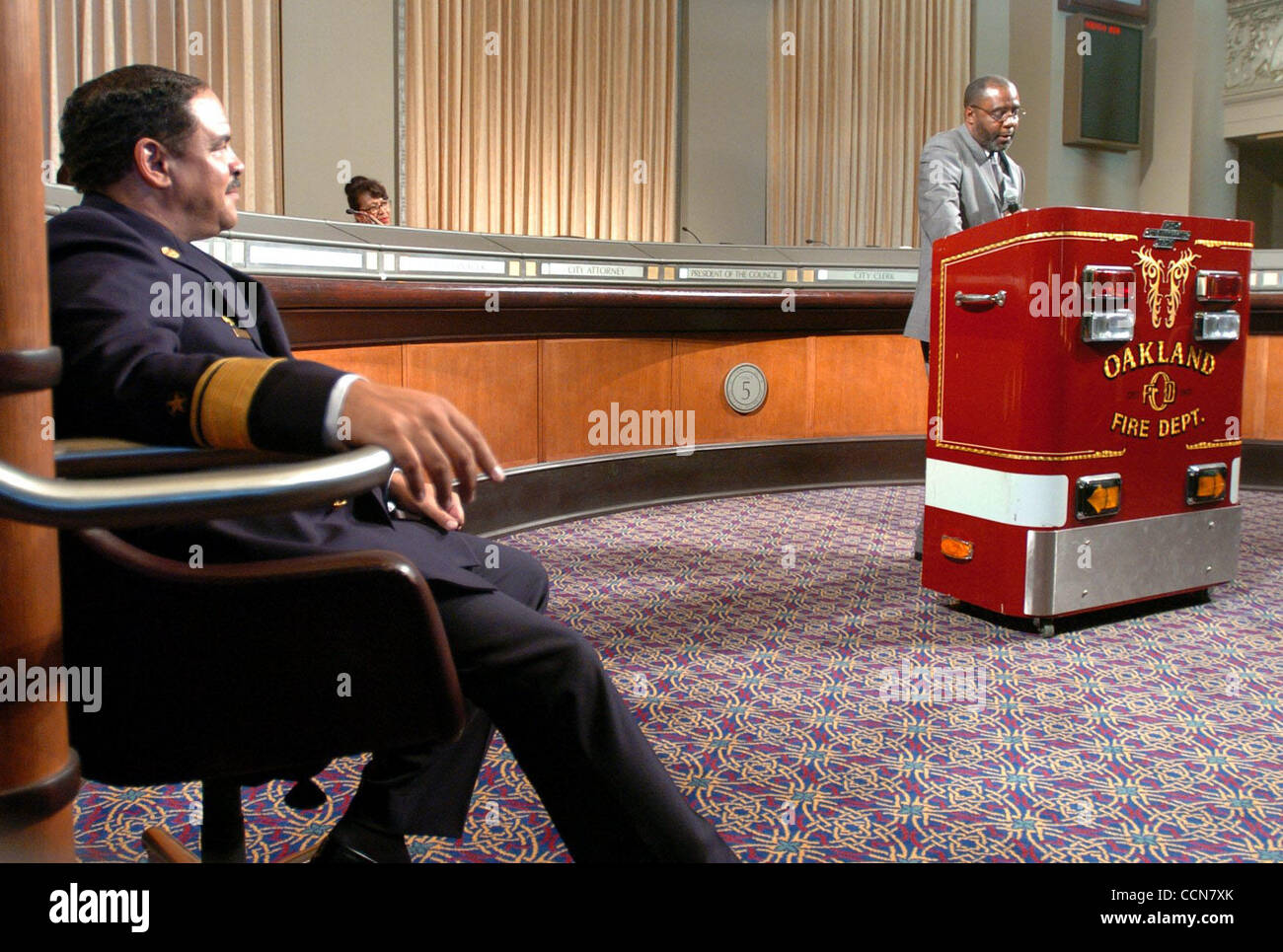 Oakland Fire Chief Gerald Simon listens as Deputy Chief Ernest Robinson ...
