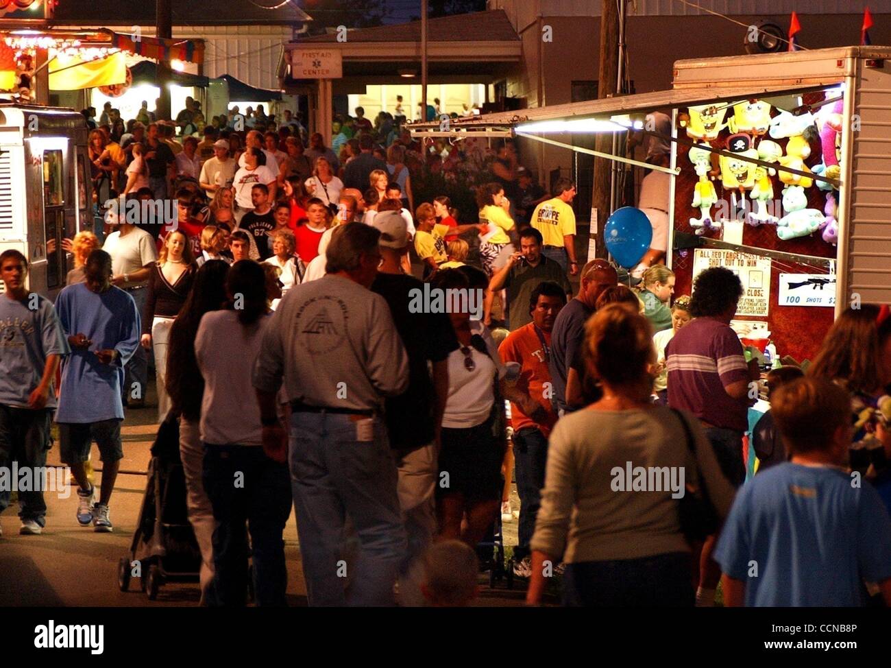 Sep 11, 2004 - Cincinnati, Ohio, USA - Fair goers crowded the midway ...