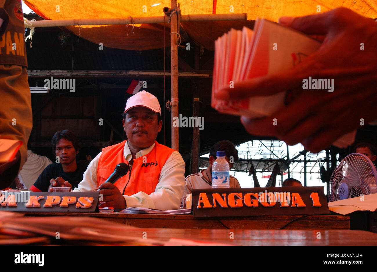 2004 general election hi-res stock photography and images - Alamy