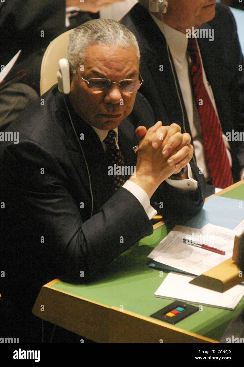 Colin powell 2004 hi-res stock photography and images - Alamy
