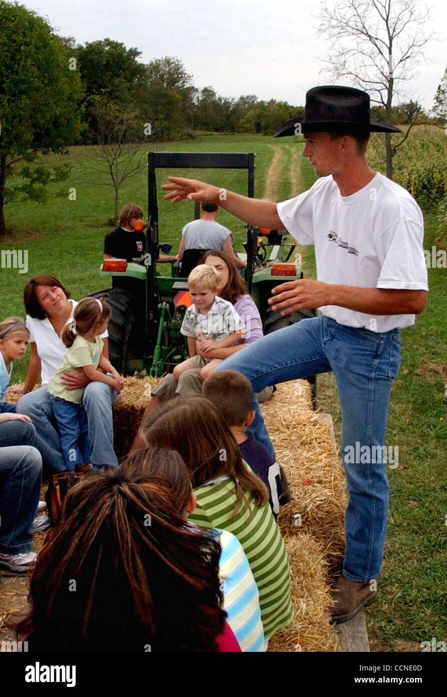 Sep 25, 2004 - Union, Kentucky, USA - Cattle farmer MIKE DEARING (R ...