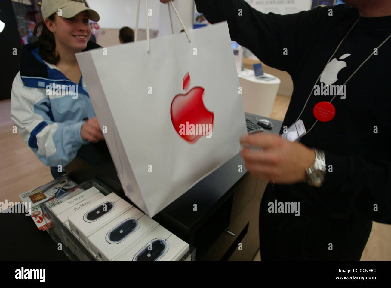 Imac keyboard hi-res stock photography and images - Alamy