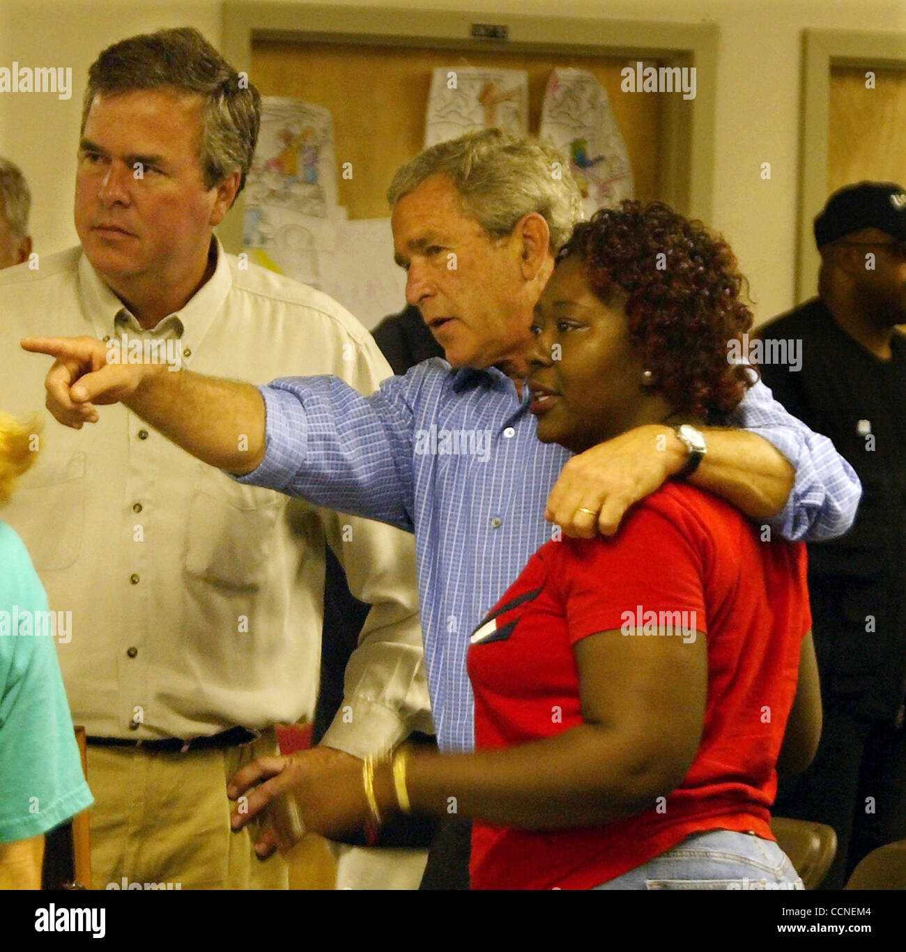 live metro pm hur d..STUART, 9/30/04...Florida Governor Jeb Bush(L) and ...
