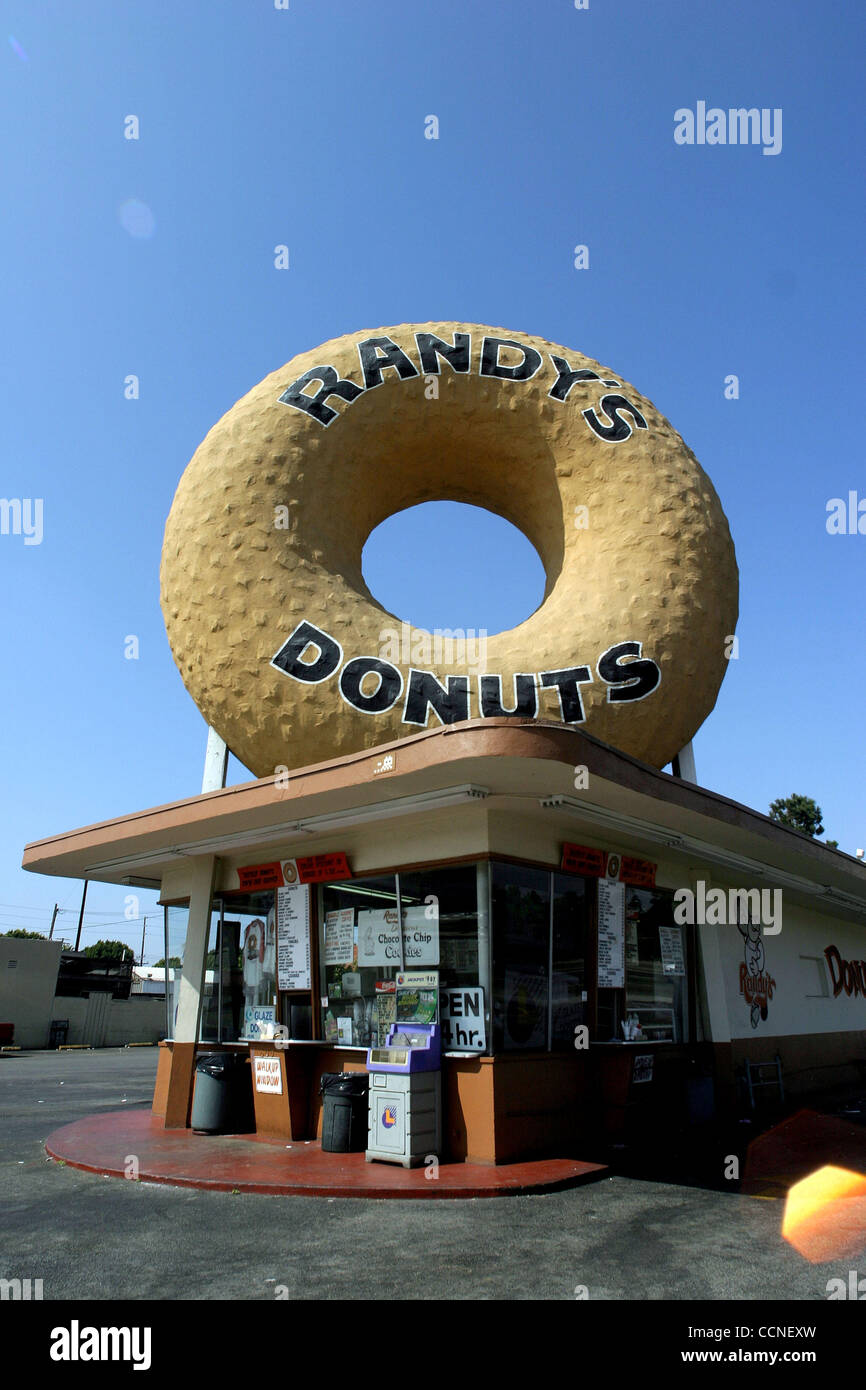 Oct 03, 2004; Los Angeles, CA, USA; The landmark Randy's Donuts off of ...