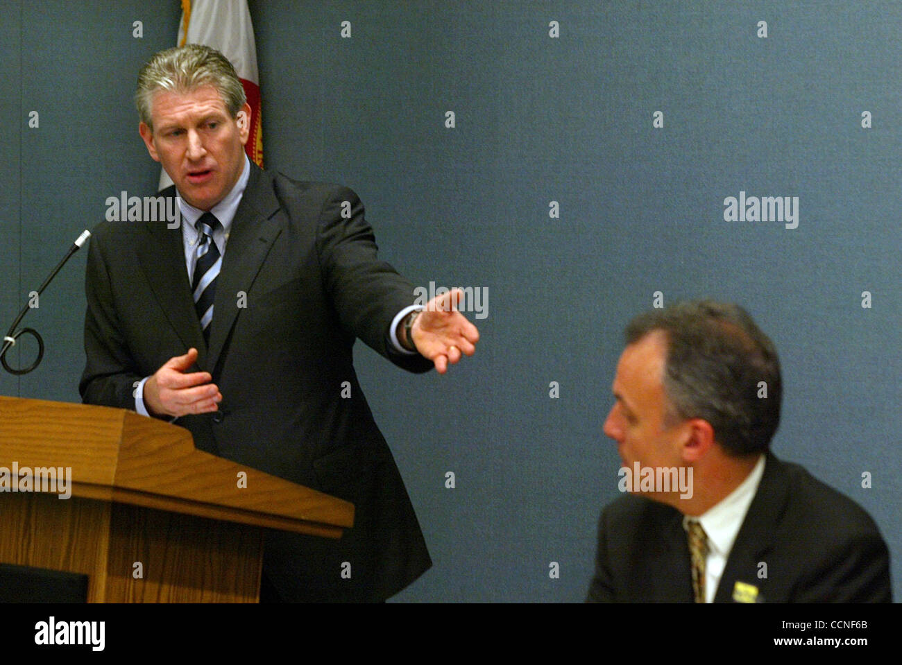 Staff meeting community hi-res stock photography and images - Alamy