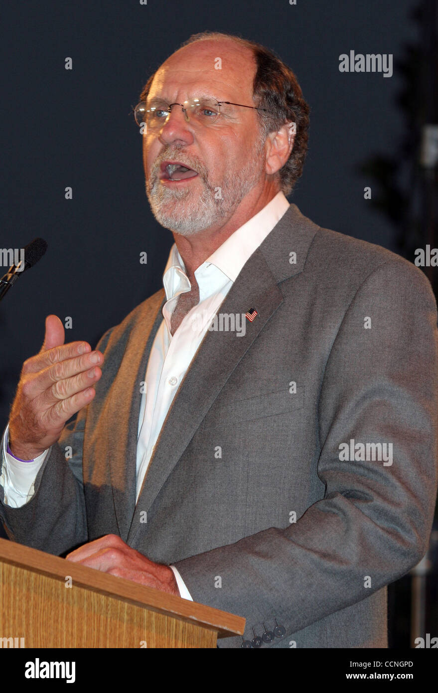 Oct 15, 2004; Santa Monica, CA, USA; New Jersey Senator JON CORZINE at ...