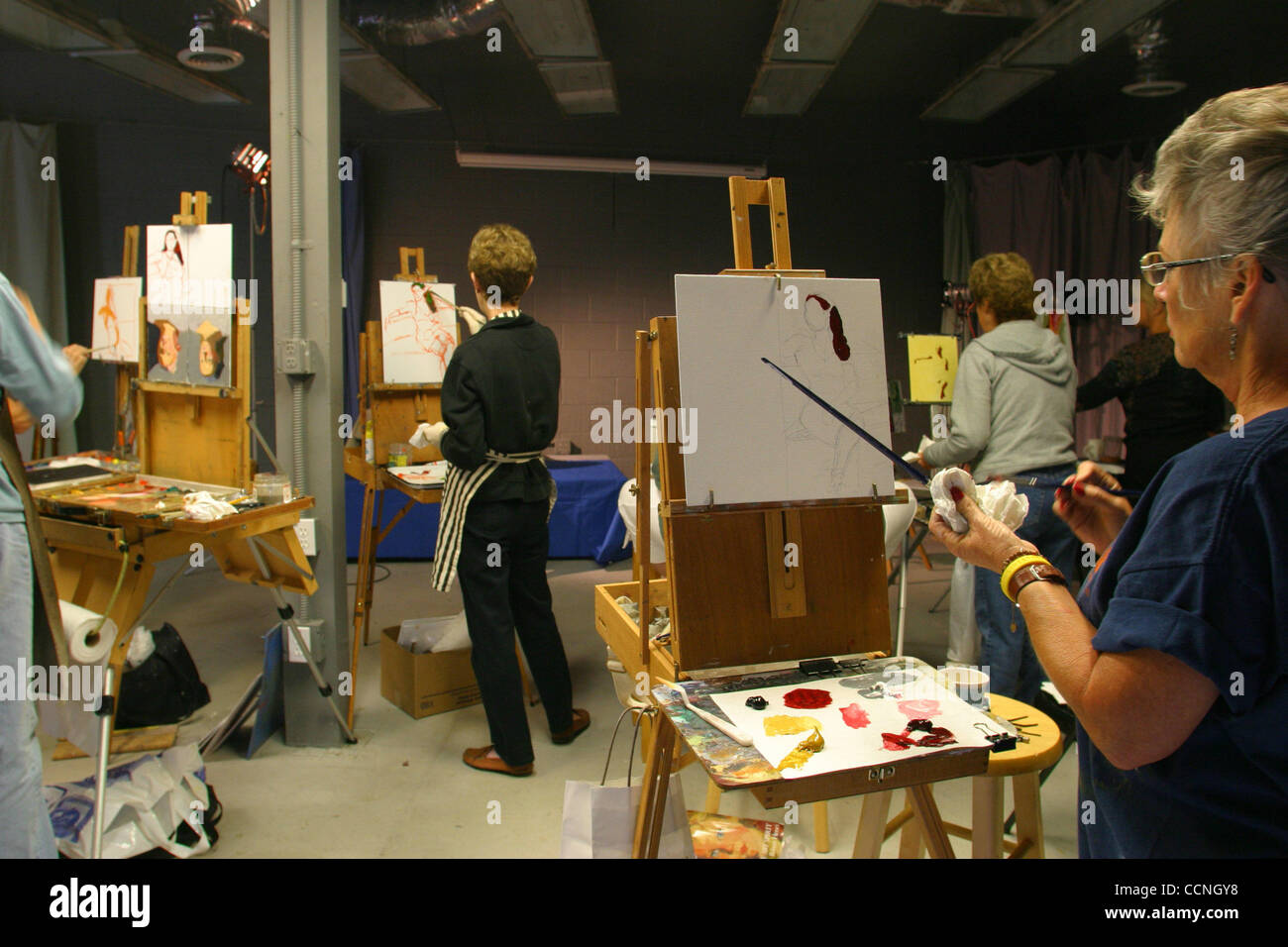 Oct 18, 2004; Laguna Beach, CA, USA; Artists take lessons painting ...